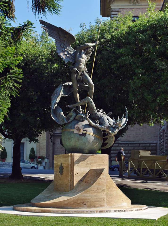 San Michele Arcangelo e la guerra di Lucifero - Two4StoryTale